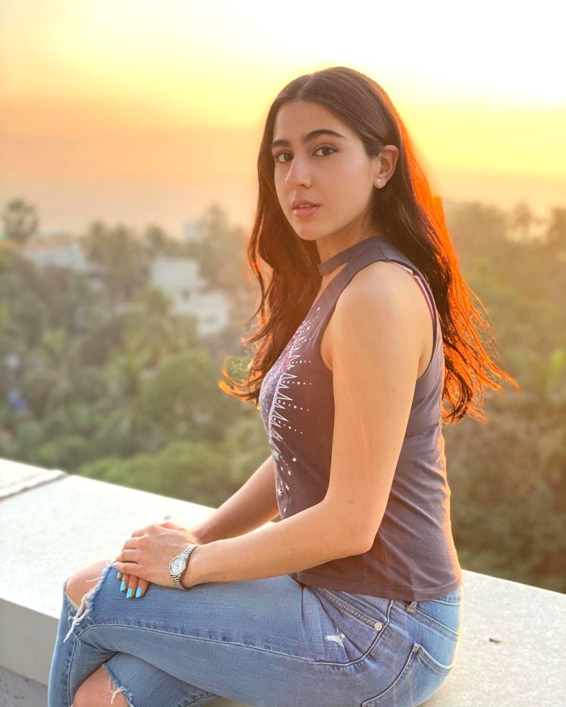 Free Photo: Sara reveals her sunset mood