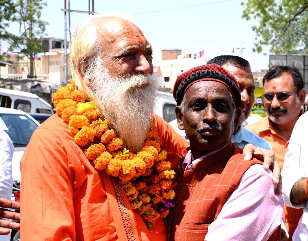 Satyendra Das, chief priest of Shri Ram Janmabhoomi temple greets Babri ...