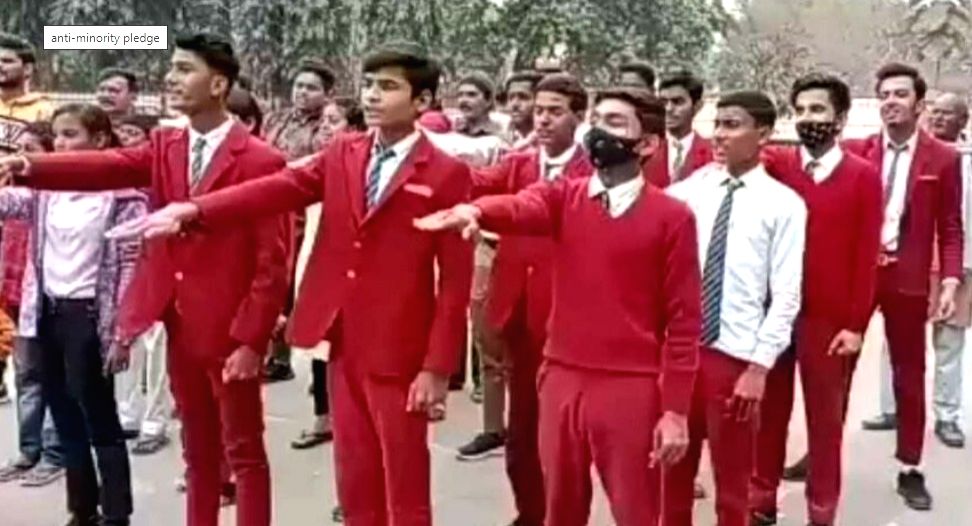 Free photo : School kids taking pledge for Hindu rashtra.