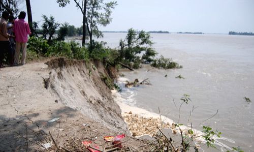 Section of dam crumbles in Bihar's Sitamarhi