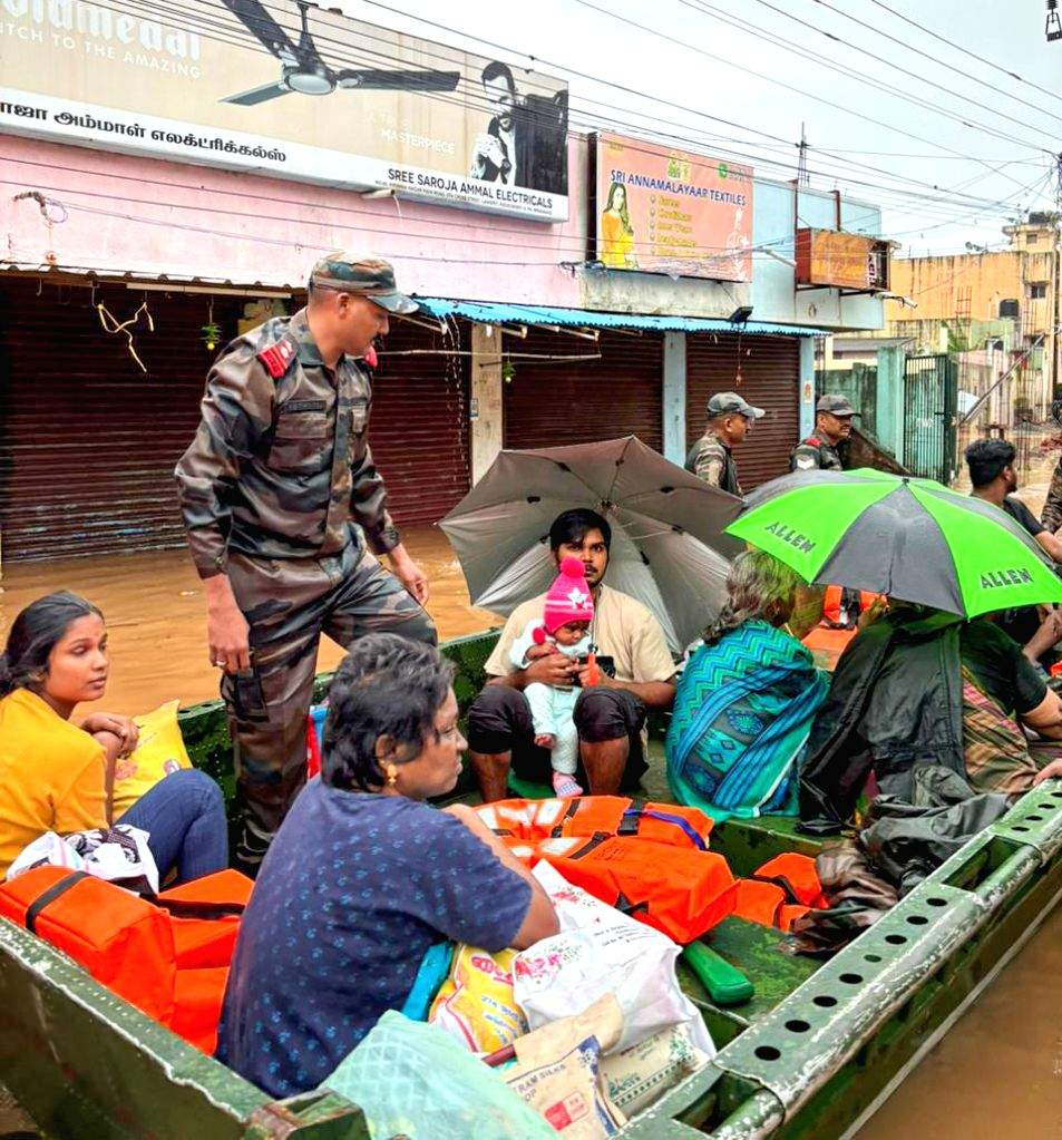 Security personnel carry out rescue operations amid heavy rain ...