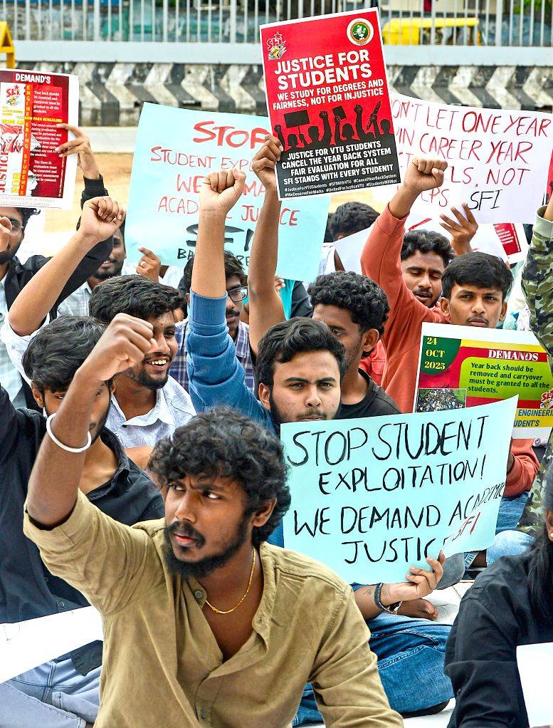 SFI Stages Protest at Freedom Park