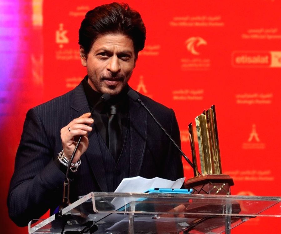 SRK receives Global Icon of Cinema and Cultural Narrative award at ...