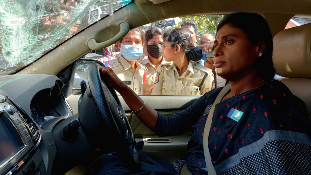 Sharmila detained on way to T'gana CM's residence for protest