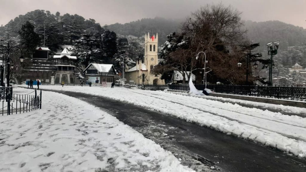 Shimla gets season's first snowfall