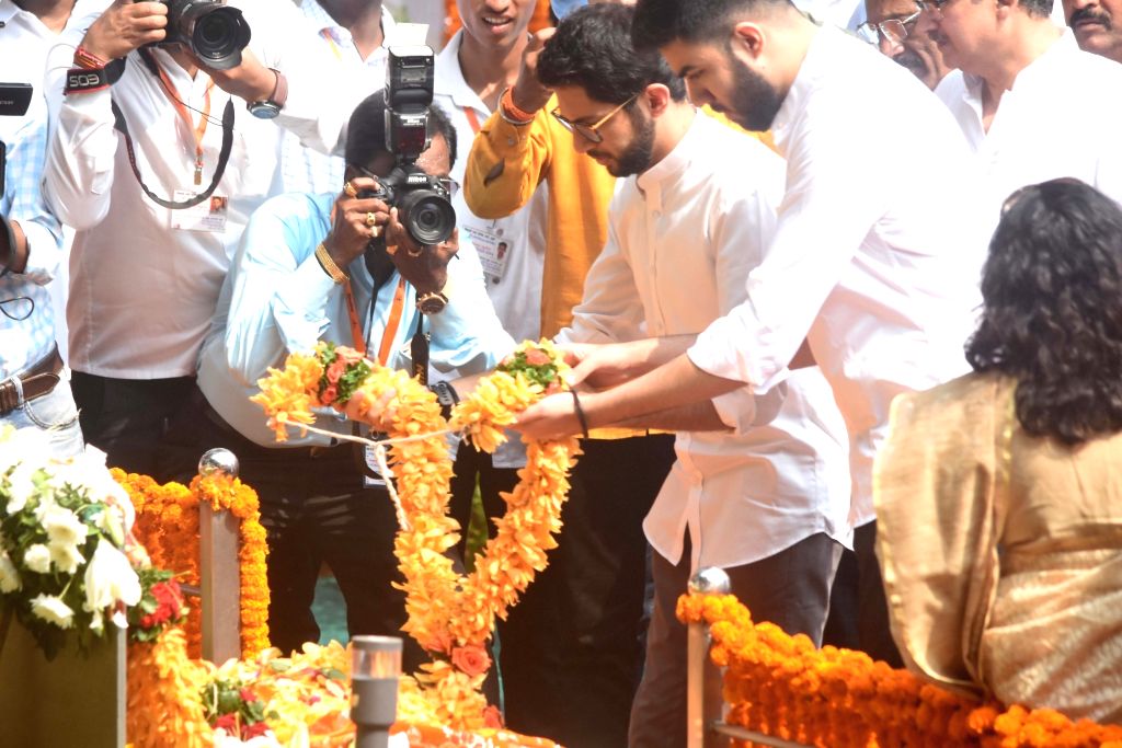 Uddhav Thackeray pays tribute to Bal Thackeray