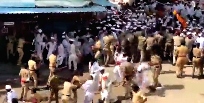 Shiv Sena (UBT) to Maha CM, DyCM: Apologise for 'caning' Varkaris