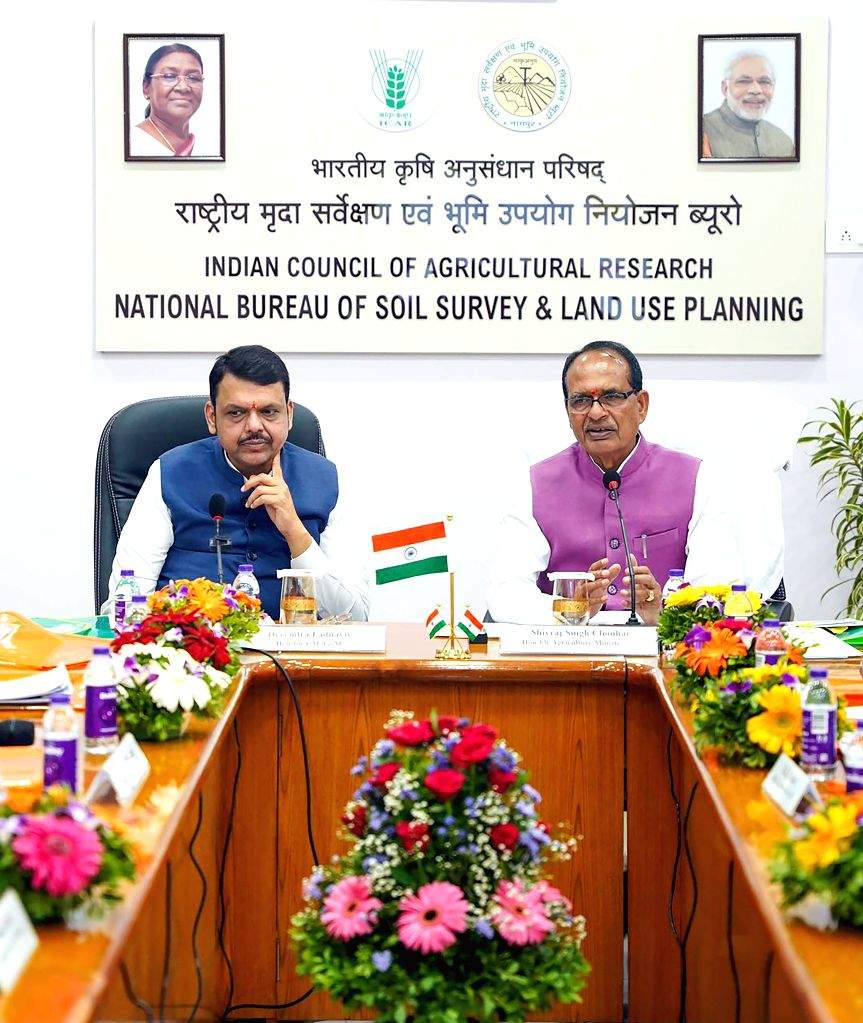 Shivraj Singh Chouhan and Devendra Fadnavis review development schemes