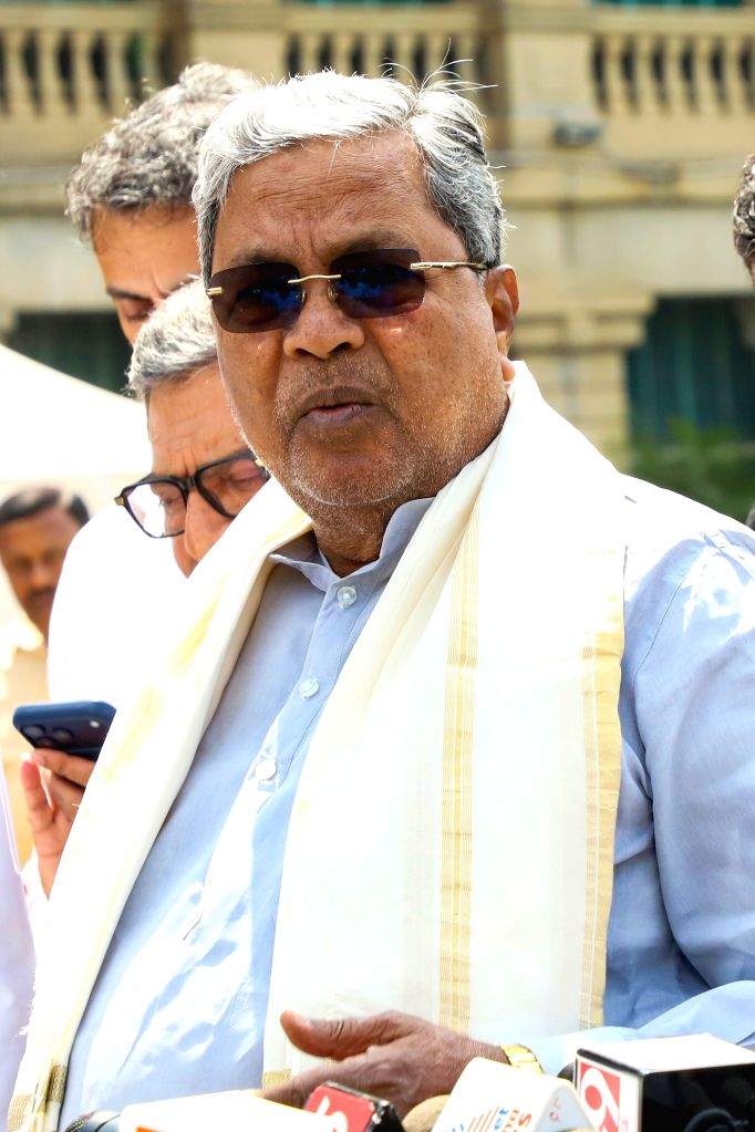 Siddaramaiah pays tribute to CM Kengal Hanumanthaiah