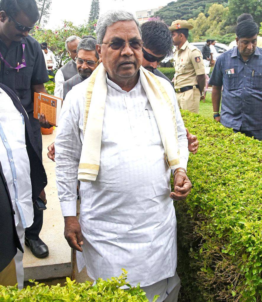 Siddaramaiah pays tribute to Kengal Hanumanthaiah