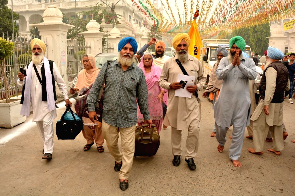 Sikh jathas leave for Pakistan to celebrate Guru Nanak Jayanti