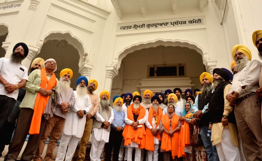 Sikh jathas leave for Pakistan to celebrate Guru Nanak Jayanti
