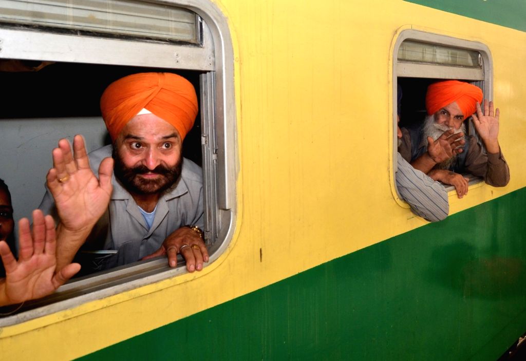Sikh jathas leave for Pakistan to celebrate Guru Nanak Jayanti