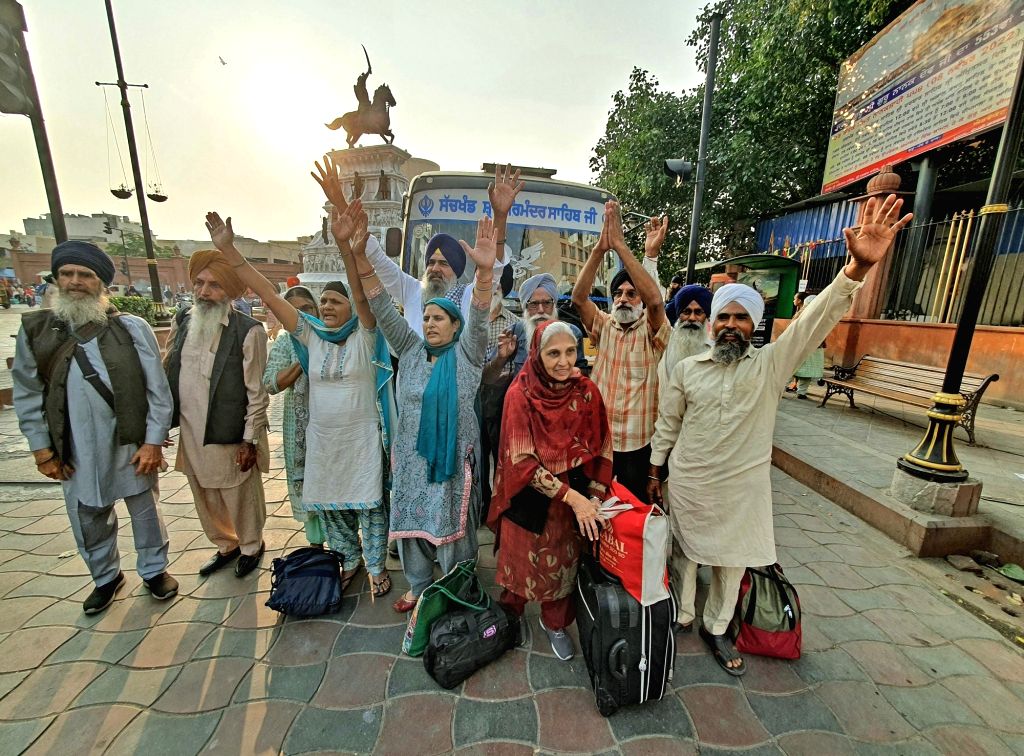 Amritsar : Sikh pilgrims before leaving for Pakistan to attend the ...