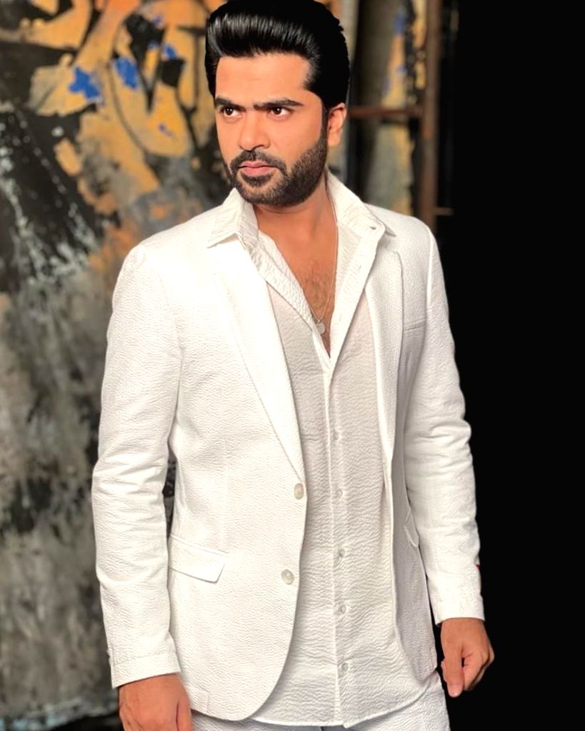 Simbu completes patchwork for GVM's 'Vendhu Thanindhathu Kaadu' in Mumbai
