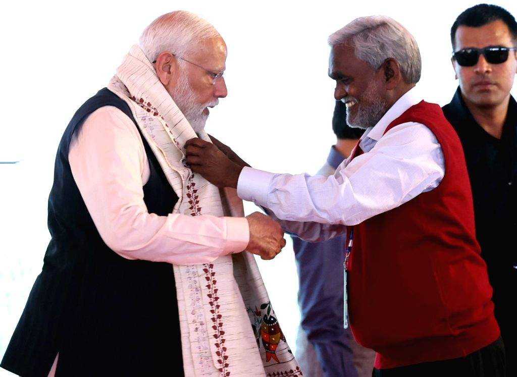 Prime Minister Narendra Modi with Jharkhand Governor C. P ...