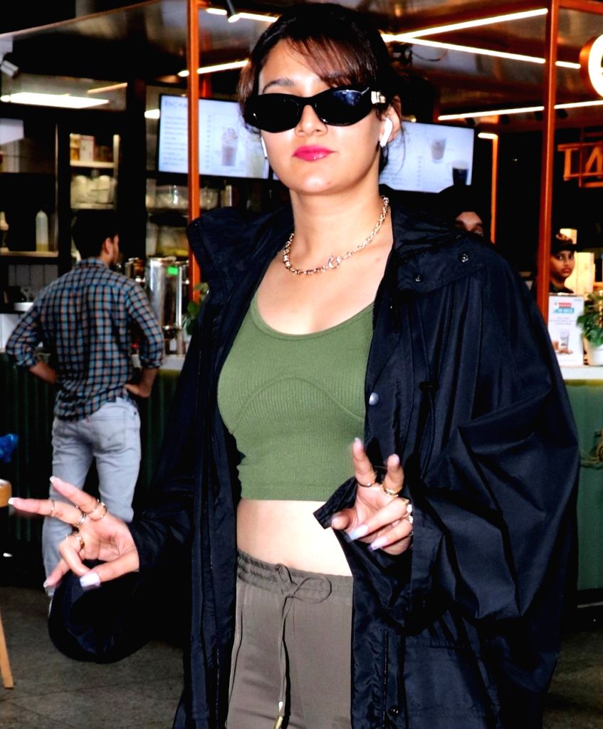 : Mumbai:Singer Aastha Gill Spotted At Airport Arrival in Mumbai