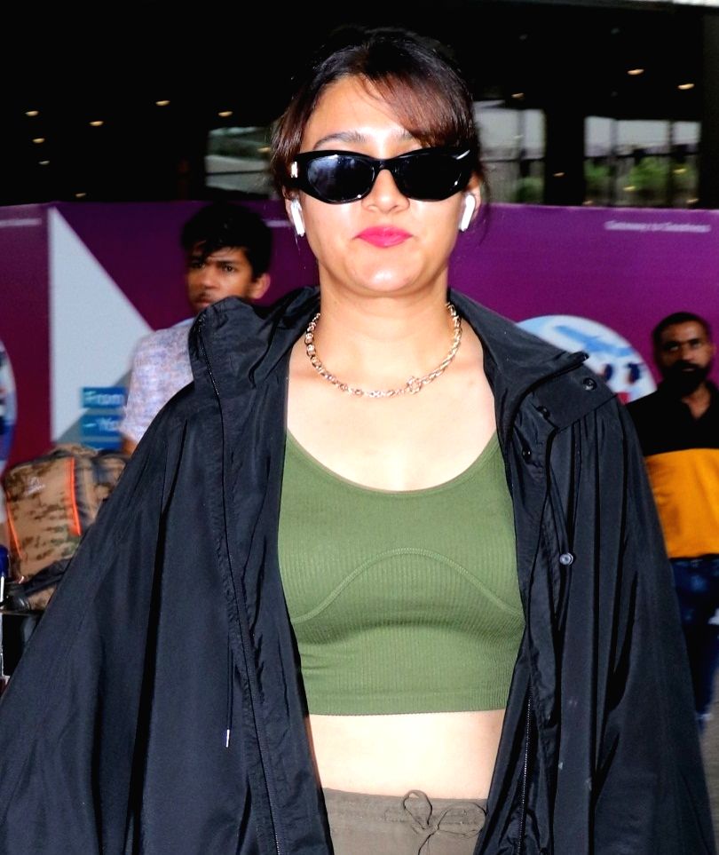 : Mumbai:Singer Aastha Gill Spotted At Airport Arrival in Mumbai