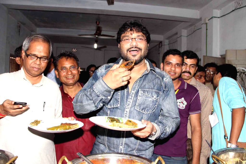 Babul Supriyo during Hilsa Festival