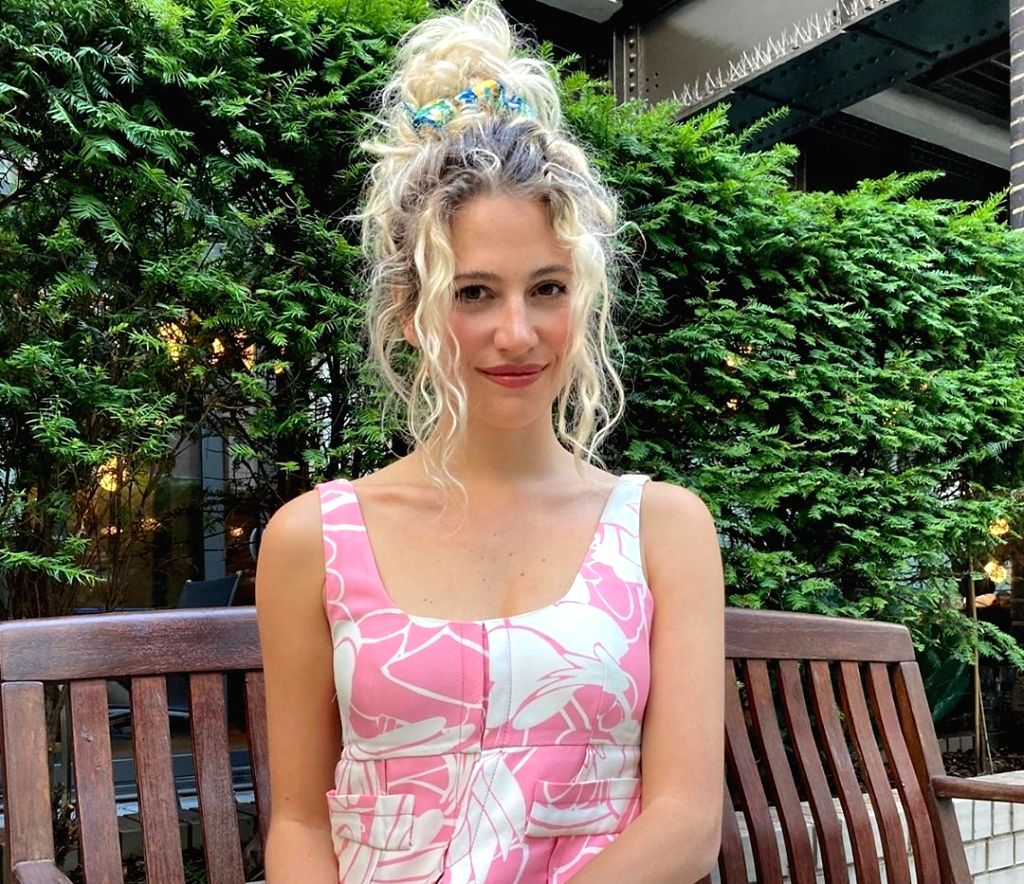 Free Photo: Singer Pixie Lott.