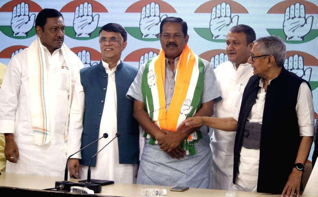 Sitting Lok Sabha MP Ajay Nishad joins the Congress in the presence of ...