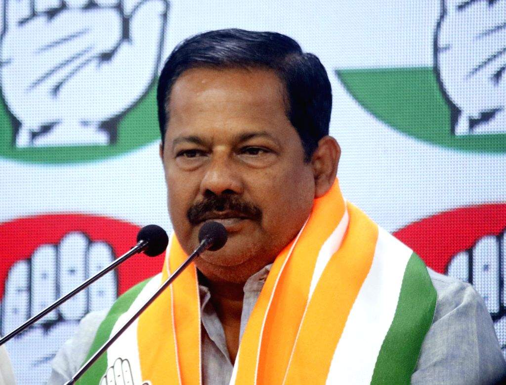 Sitting Lok Sabha MP Ajay Nishad joins the Congress in the presence of ...