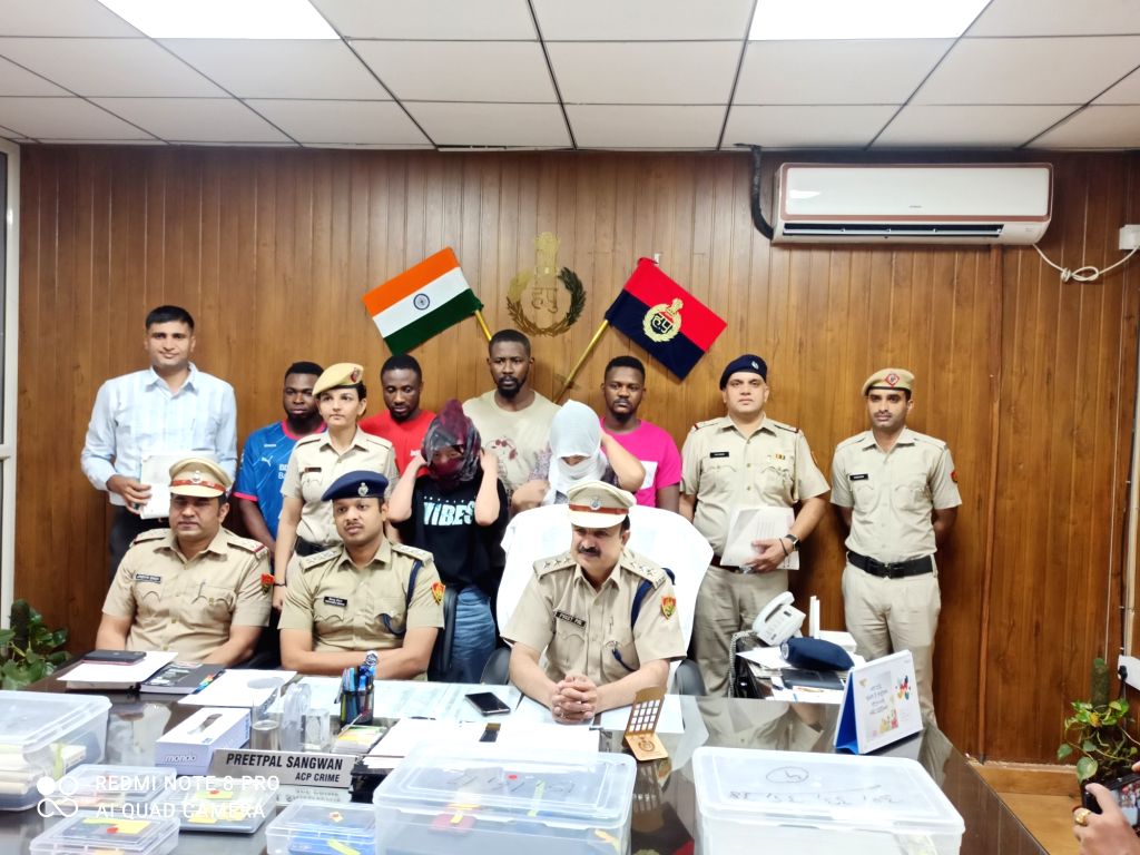 Free photo : Six including 4 Nigerians held for duping hundreds of women
