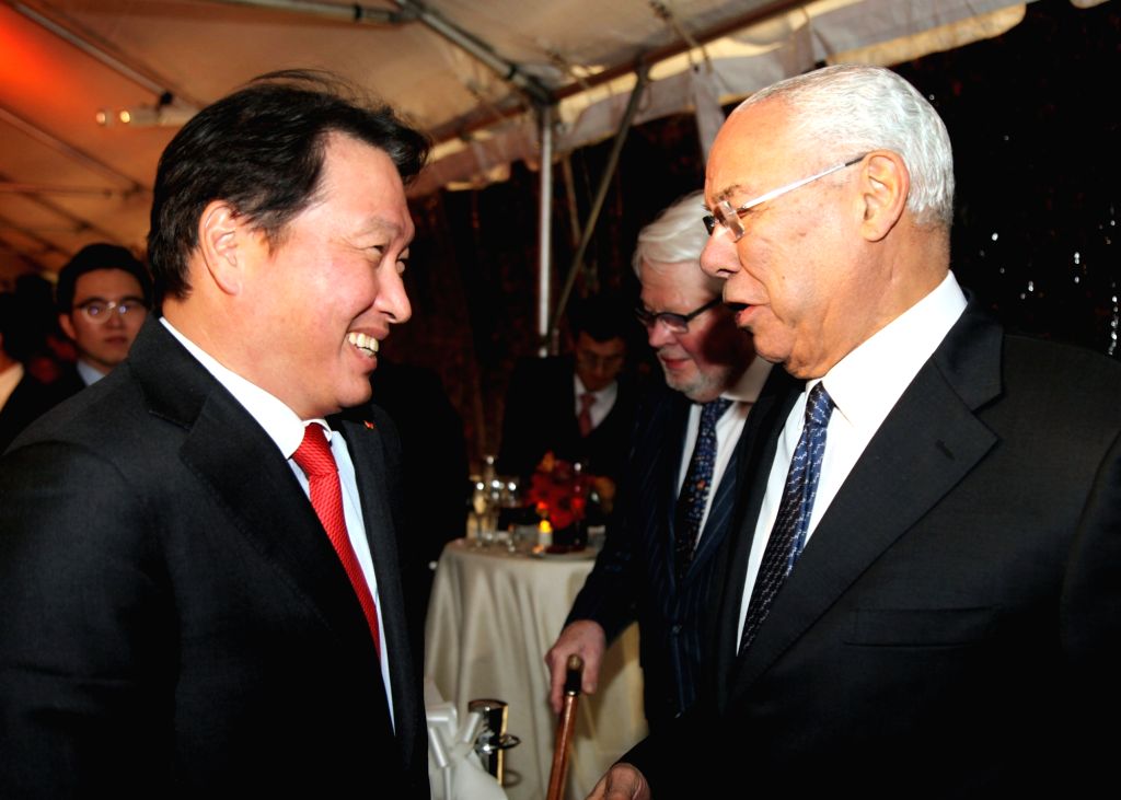 SK chief meets former U.S. secretary of state