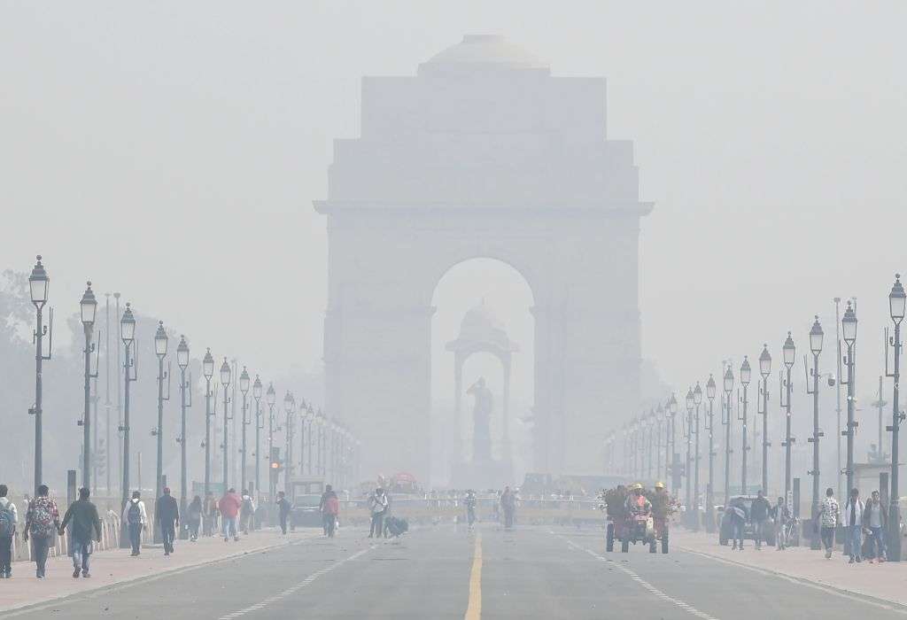 Smog Engulfs India Gate Area