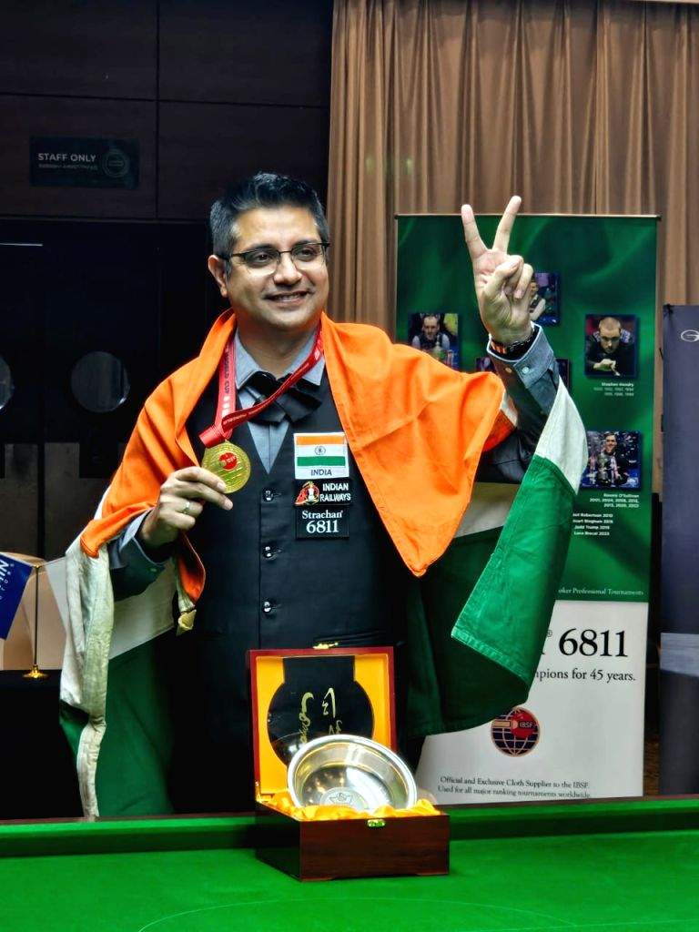 Snooker player Kamal Chawla wins a gold medal in the men's category