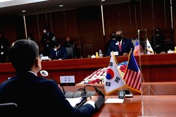 South Korean Defence Minister Suh Wook and US Secretary of Defence ...