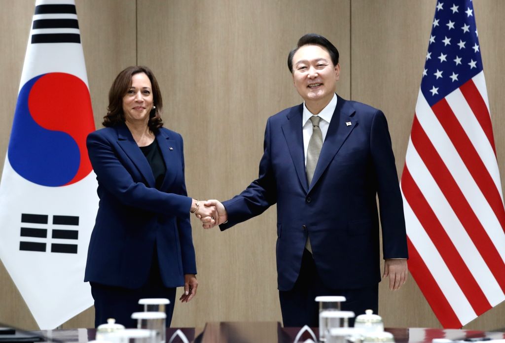 : Seoul :South Korean President Yoon Suk-yeol (R) poses for a photo ...