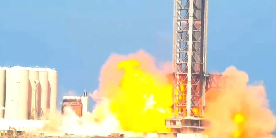 Free Photo: SpaceXâ s Starship booster engine test explodes