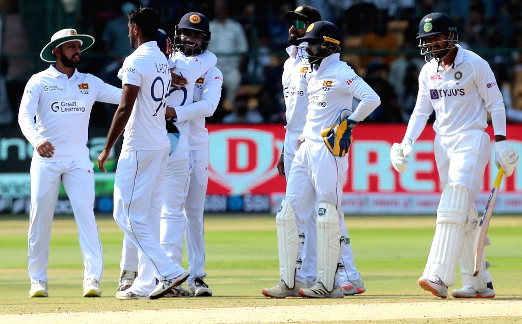 :Bengaluru:Sri Lanka's Lasith Embuldeniya, and teammates celebrate the ...