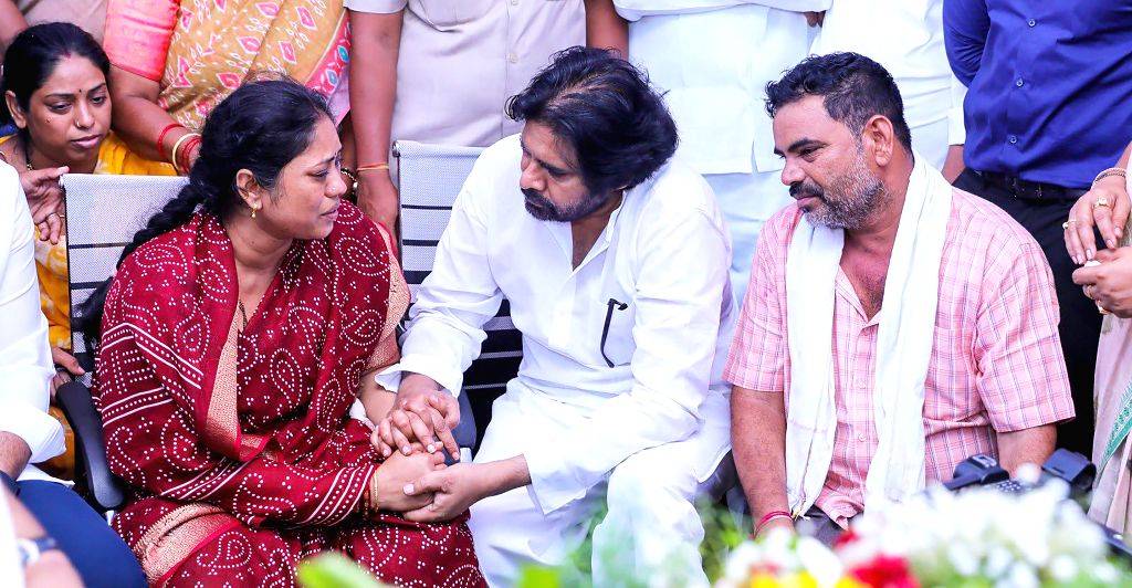 Sri Sathya Sai: Pawan Kalyan Pays Tributes to martyred soldier Murali Naik