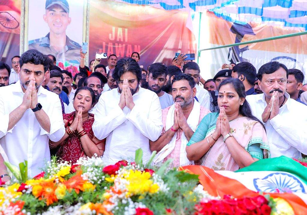 Sri Sathya Sai: Pawan Kalyan Pays Tributes to martyred soldier Murali Naik