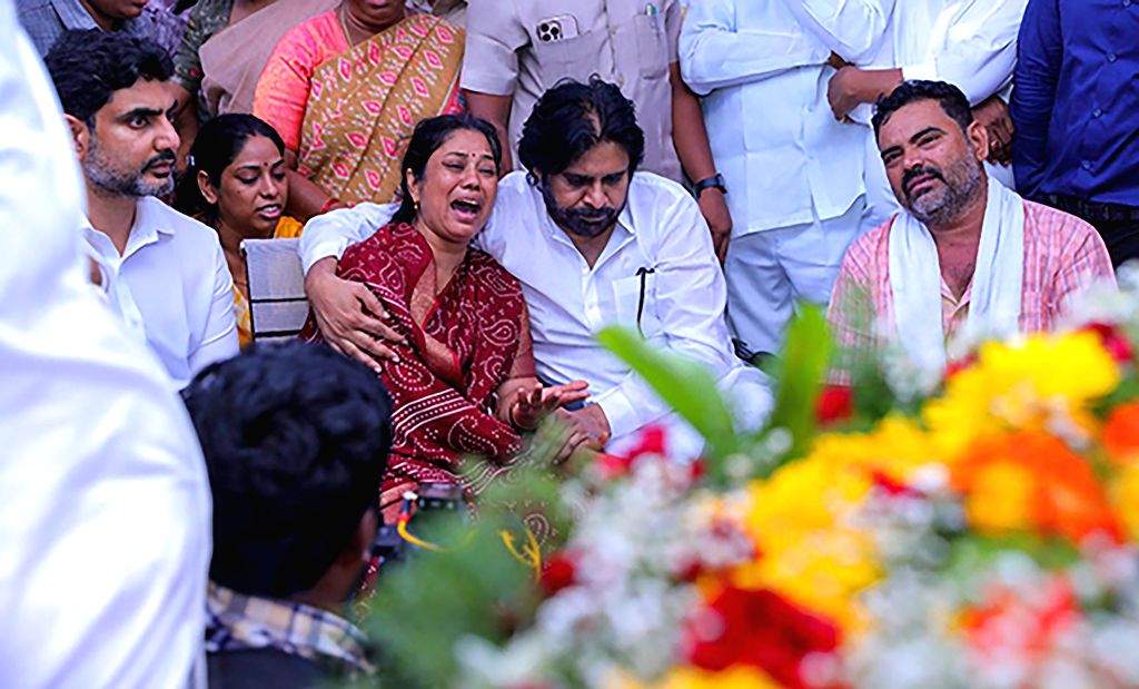 Sri Sathya Sai: Pawan Kalyan Pays Tributes to martyred soldier Murali Naik