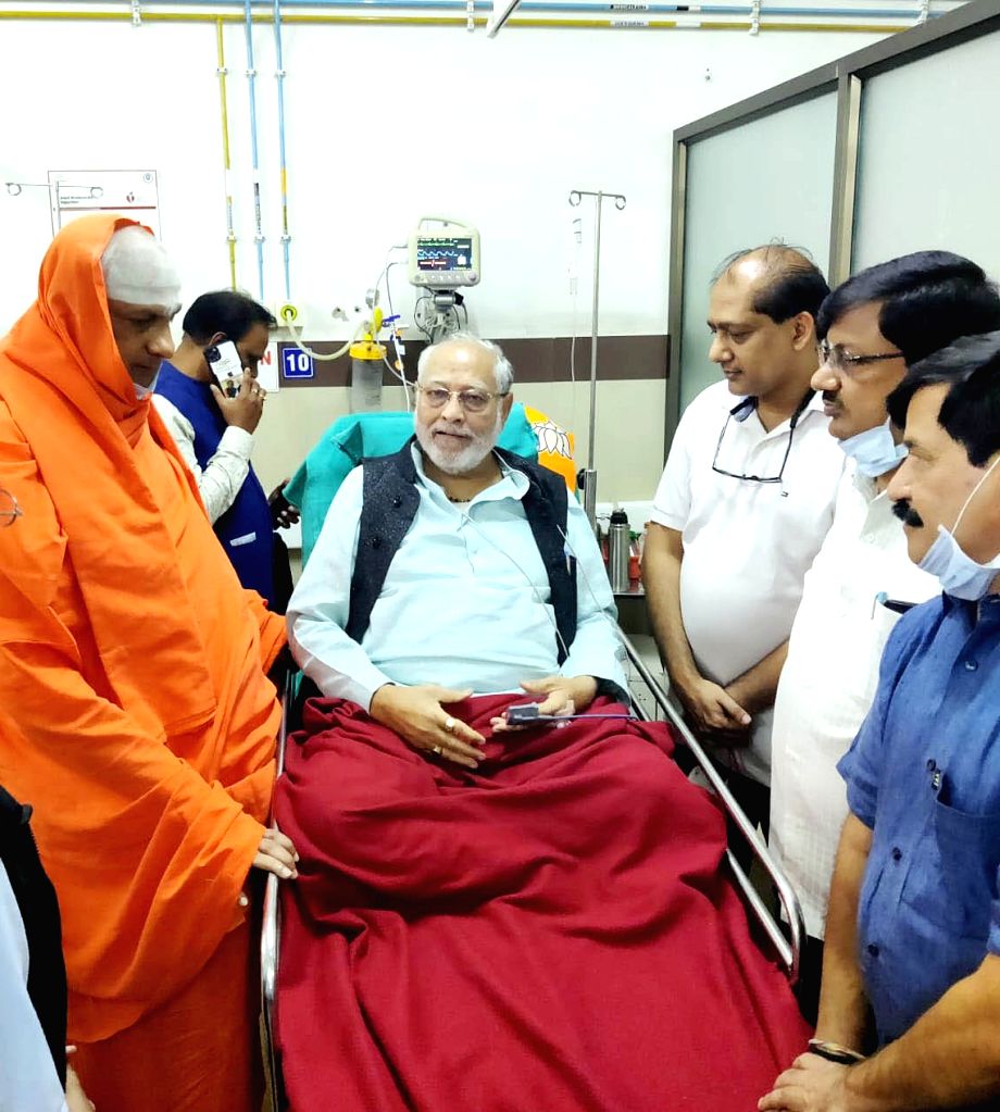 :Mysuru:Shivaratri Deshikendra Swamiji visited JSS Hospital Mysuru to ...