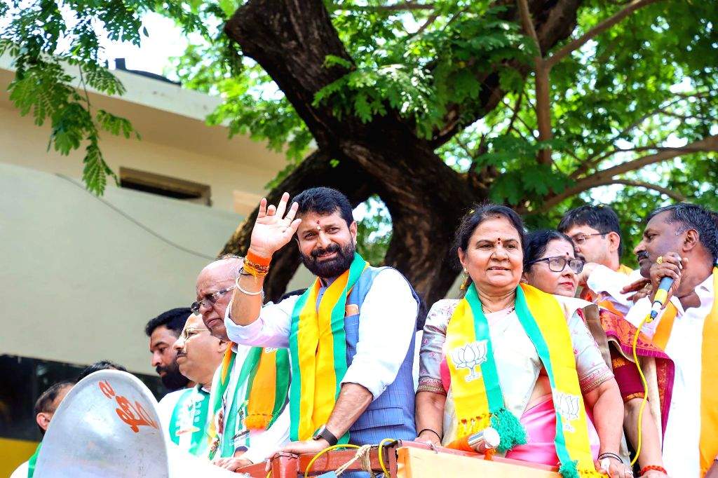 Srinivas Das Kariyappa files nomination for Davanagere South