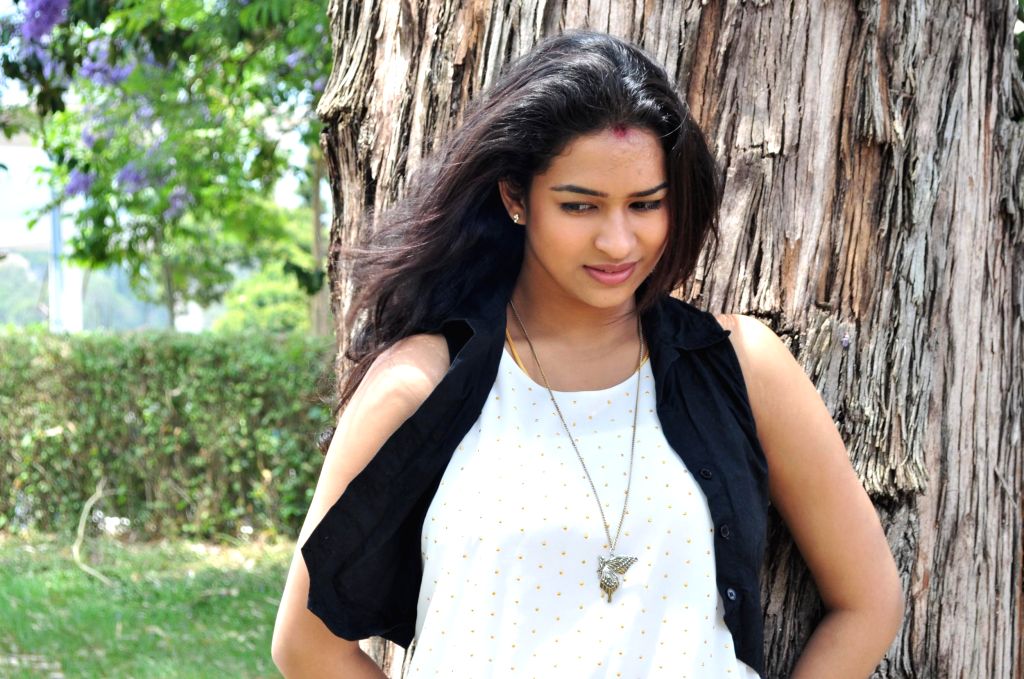 'Moch' - stills