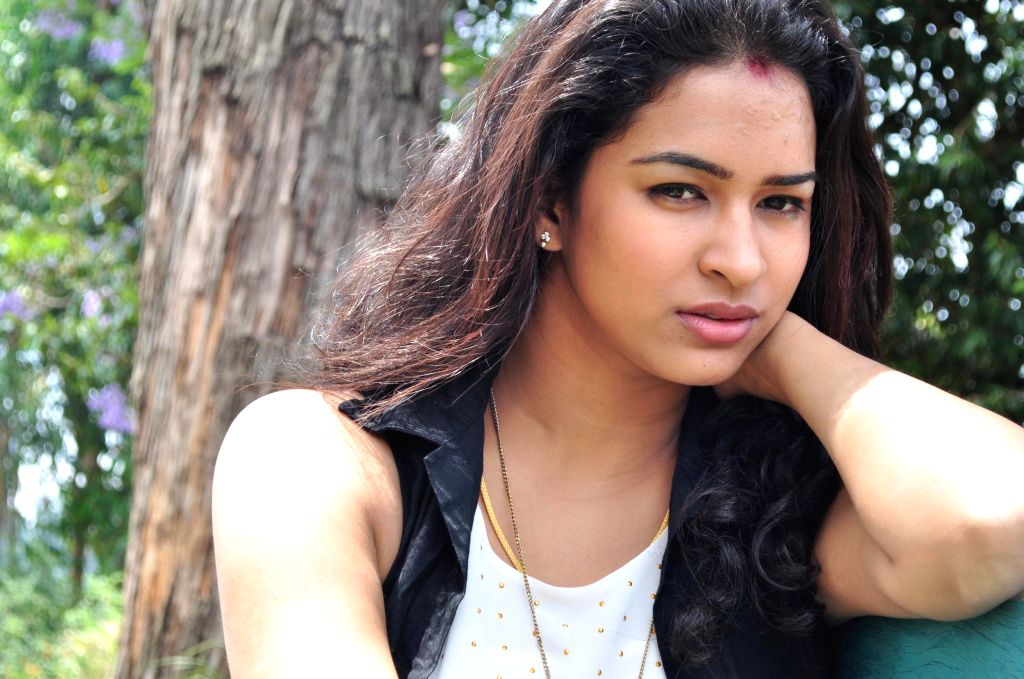 'Moch' - stills