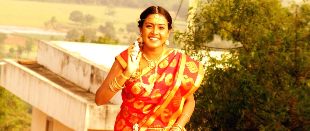 Stills of Telugu film Avu Puli Madhyalo Prabhas Pelli