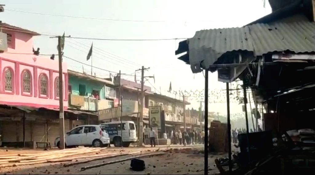 Free Photo : Palamu: Stone pelting between two communities in Panki ...