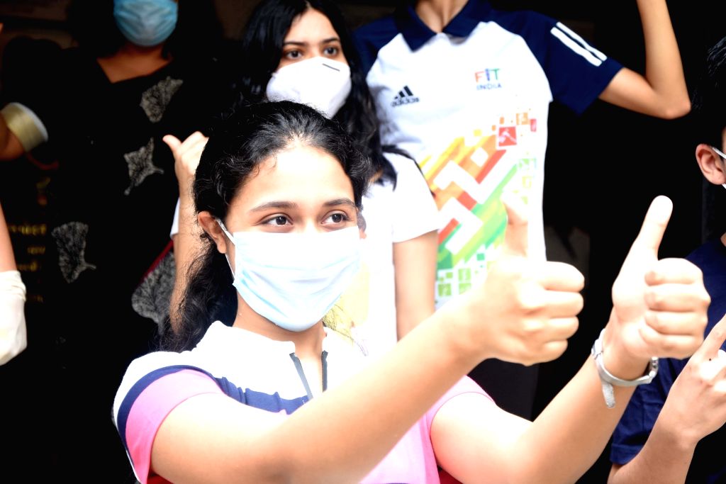 Mumbai: Maharashtra Board SSC 10th results out, students celebrate