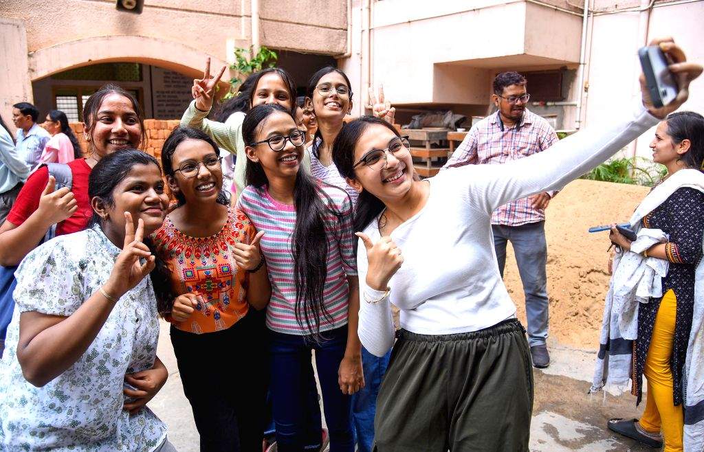 Students celebrate success after Maharashtra Board SSC class 10th results