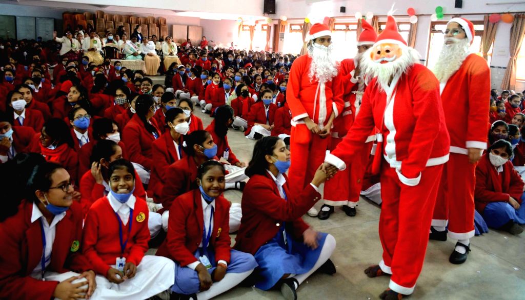 Students from Carmel High School dressed as Santa Claus as they perform ...
