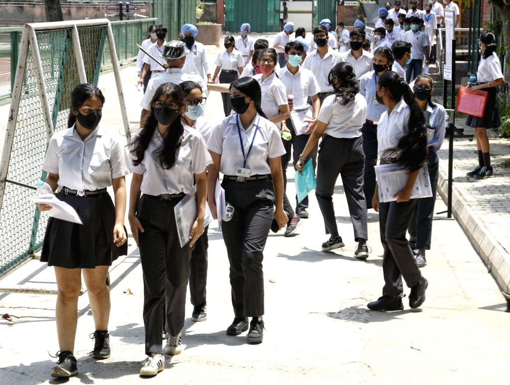Students of class 10th come out after appearing in CBSE second term exam