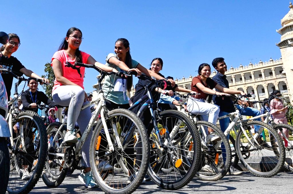 Bengaluru : Students of Jain University take part in a cyclothon to ...