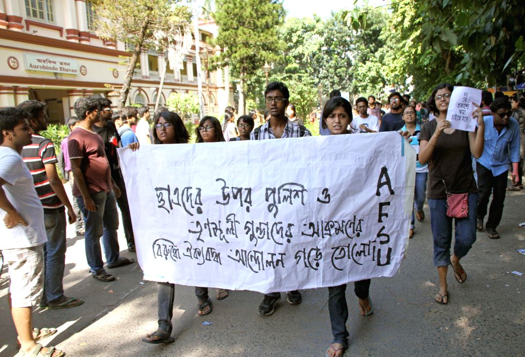 Students protest against JU lathicharge