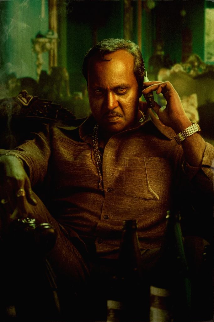 Actor Sunil's menacing look as 'Mangalam Srinu' in 'Pushpa: The Rise'